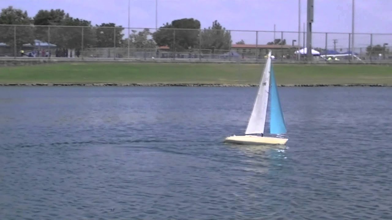 Kyosho Fairwind II RC sailboat - YouTube