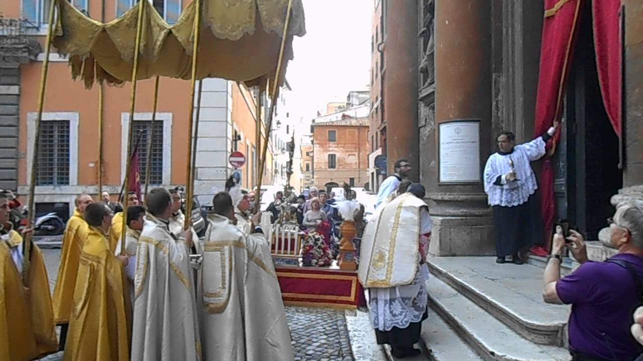 Corpus Christi Procession at Santissima Trinità dei Pellegrini - YouTube