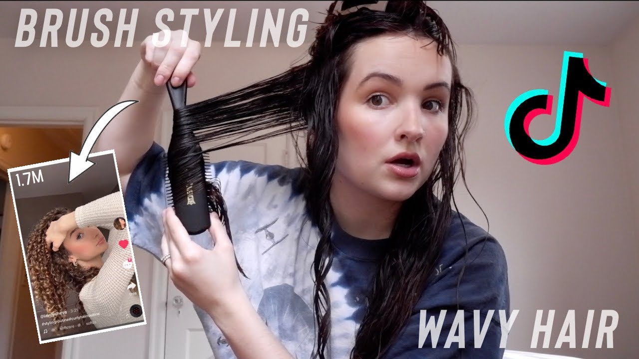 TRYING A VIRAL TIKTOK BRUSH STYLING ROUTINE ON MY WAVY HAIR - YouTube