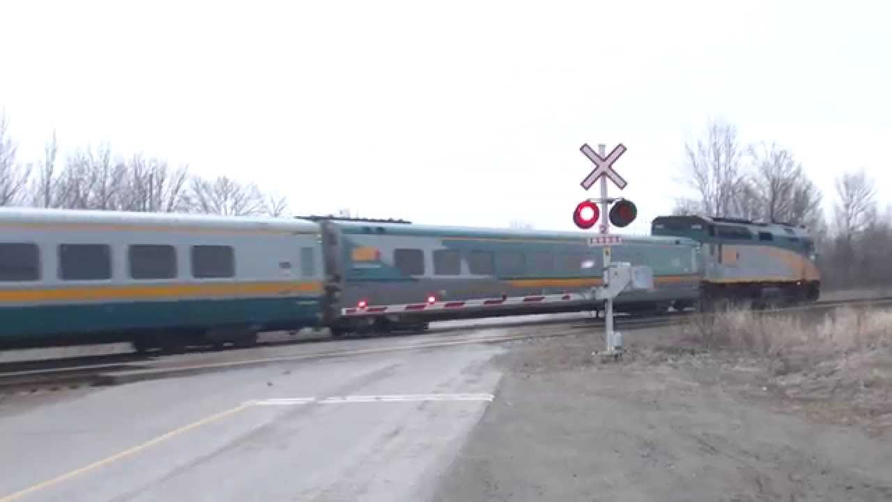 VIA #40 / F40PH-3 #6408 / PARKWAY RD: - YouTube