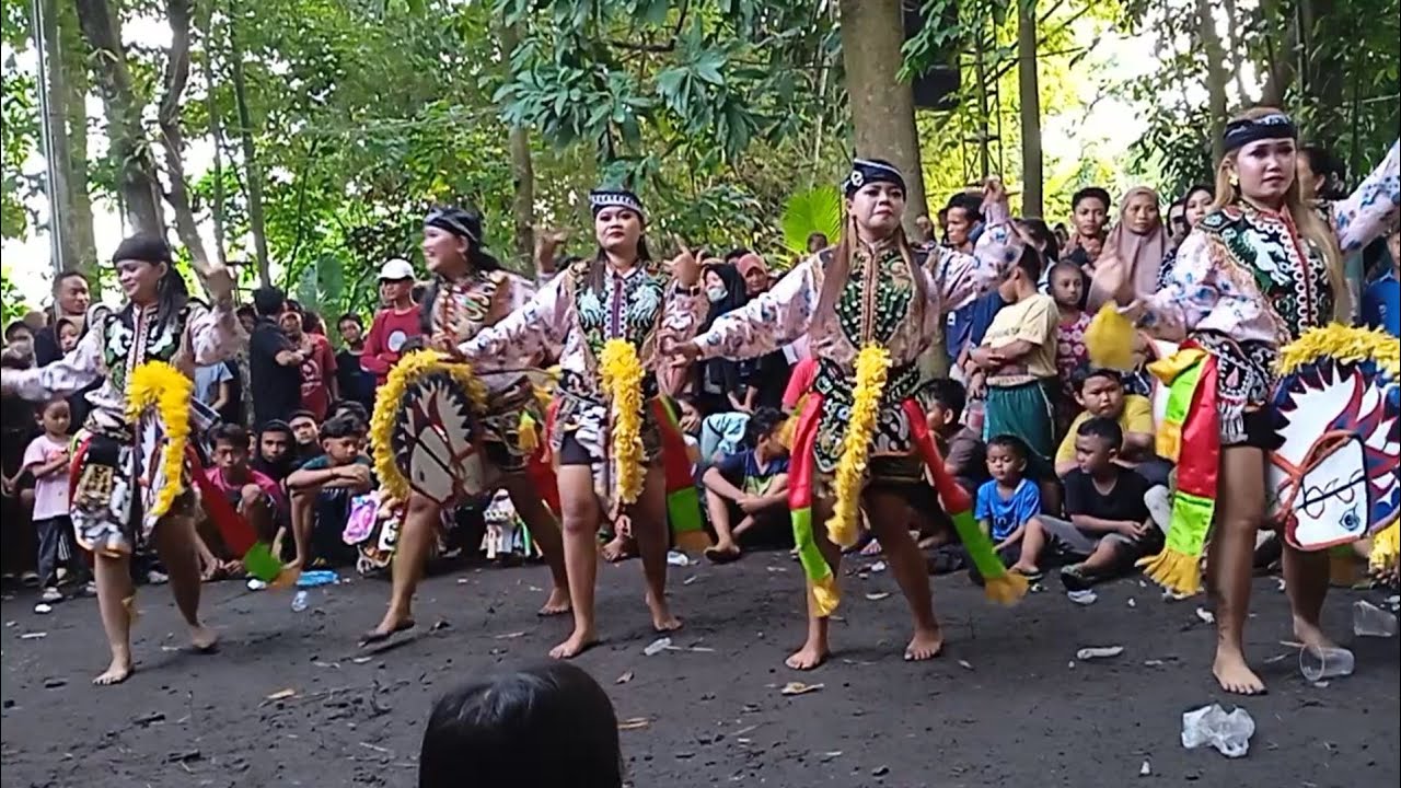 TARI JATHILAN PUTRI JARANAN SOPO NGIRO LIVE TERBARU PALERAN - YouTube