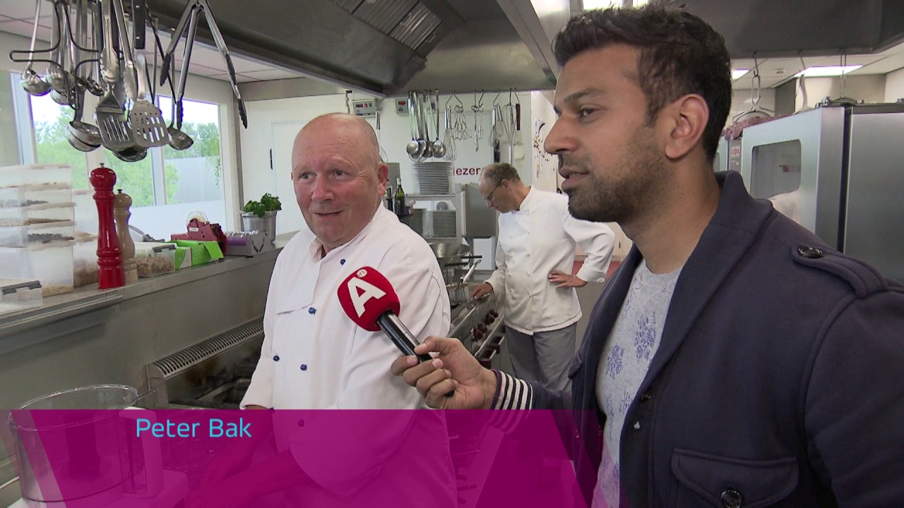 AT5: Straten van Amsterdam Friendship Sports Centre en Only Friends ...