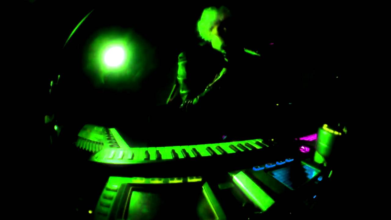 Mozart von Robot - Trying Dubstep (Beat Improv) - YouTube