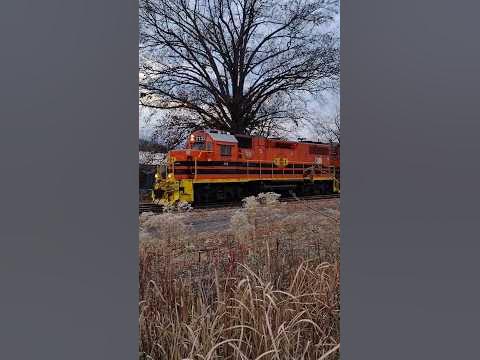 CFE 2132 and 2097 pull up to me in Lima, OH. - YouTube