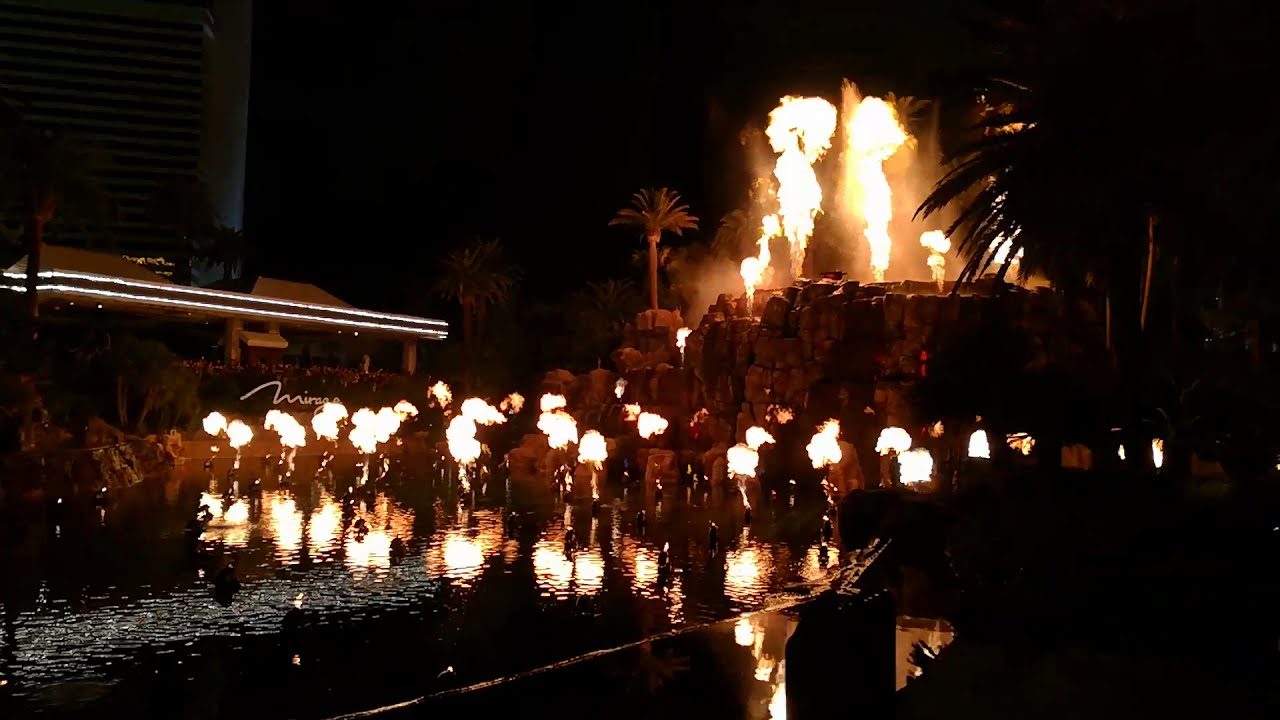Fire show near The Mirage - Free shows to watch in Las Vegas, USA - YouTube