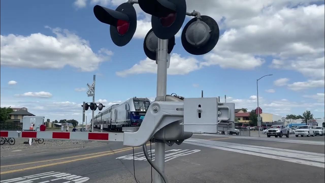 CDTX 2123 leads Capitol Corridor 543 - YouTube