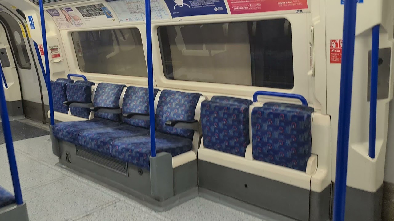 Northern Line 1995TS 51517 Arriving Balham With Announcements - YouTube