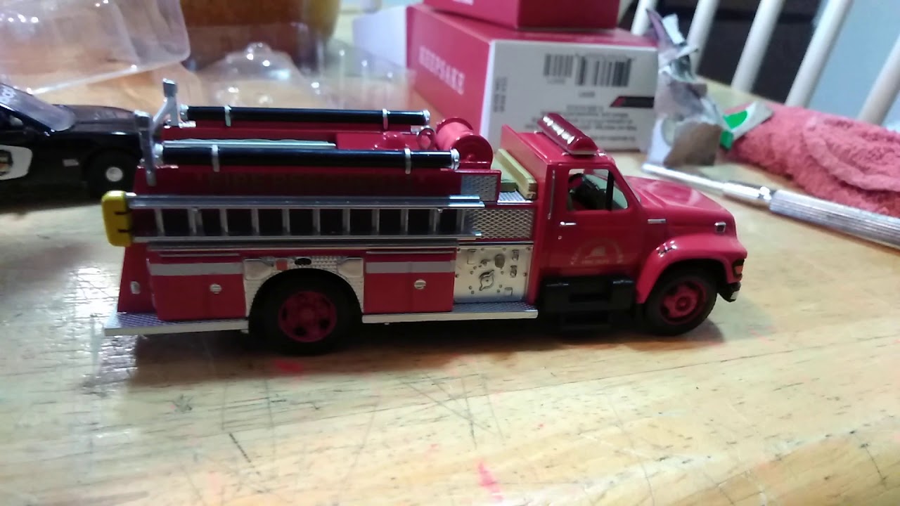 1/64 FIRE 🔥: Fire Department 1996 Ford F800 Fire Engine with lights ...