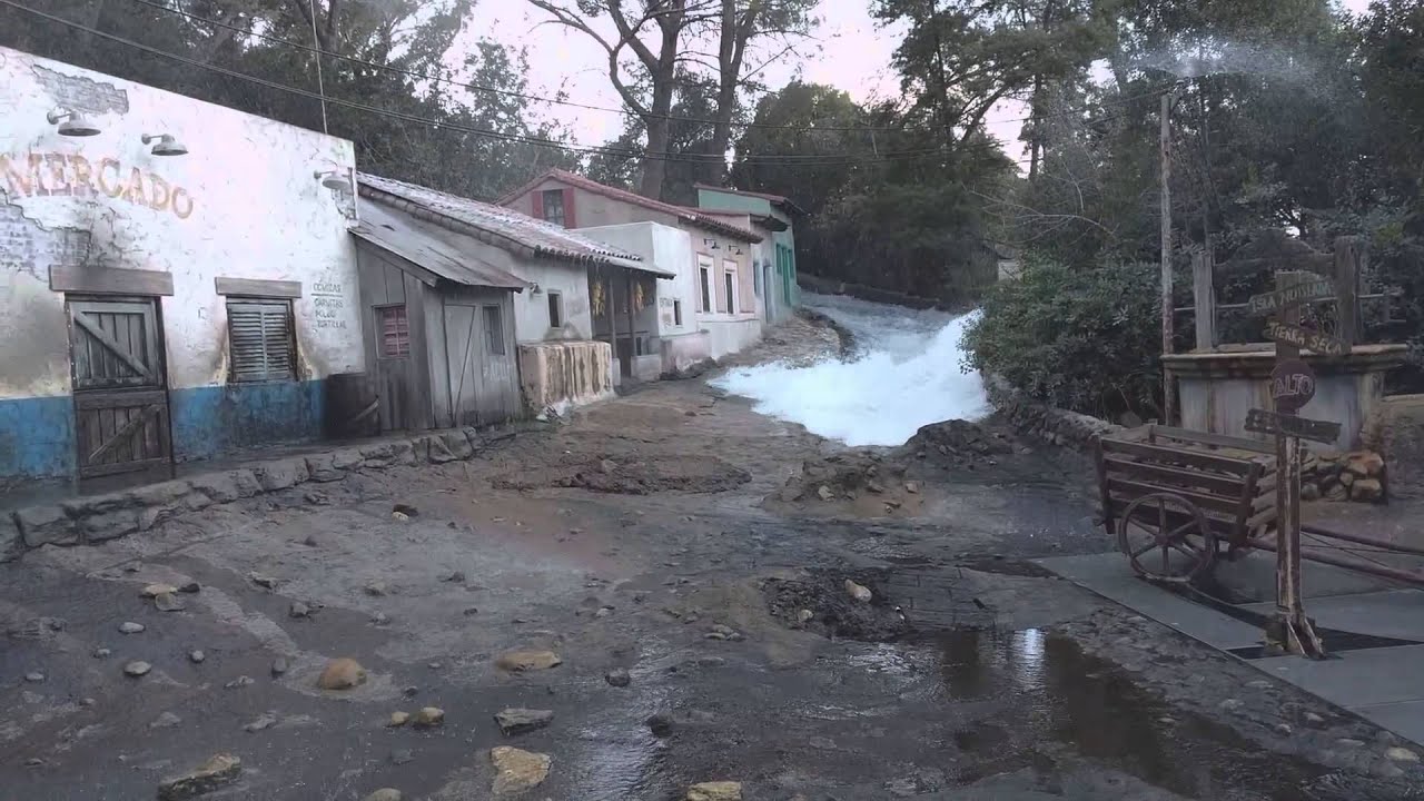 Flash Flood Demonstration @ Universal Studios - YouTube