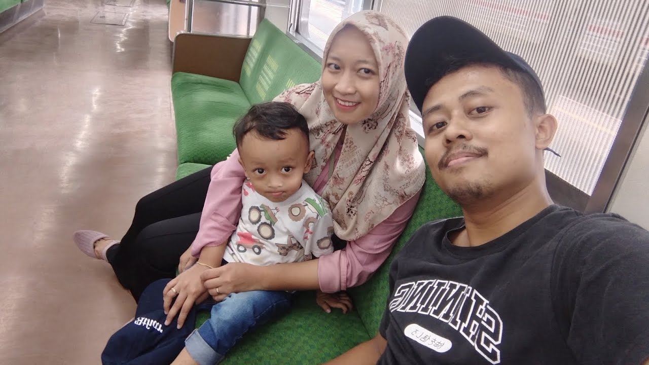 Pengalaman Athar naik kereta api pertama kali || Diary Athar - YouTube