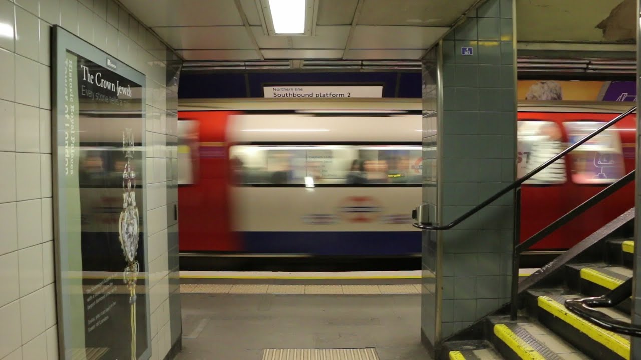 London Underground: Northern Line Action at Old Street - YouTube