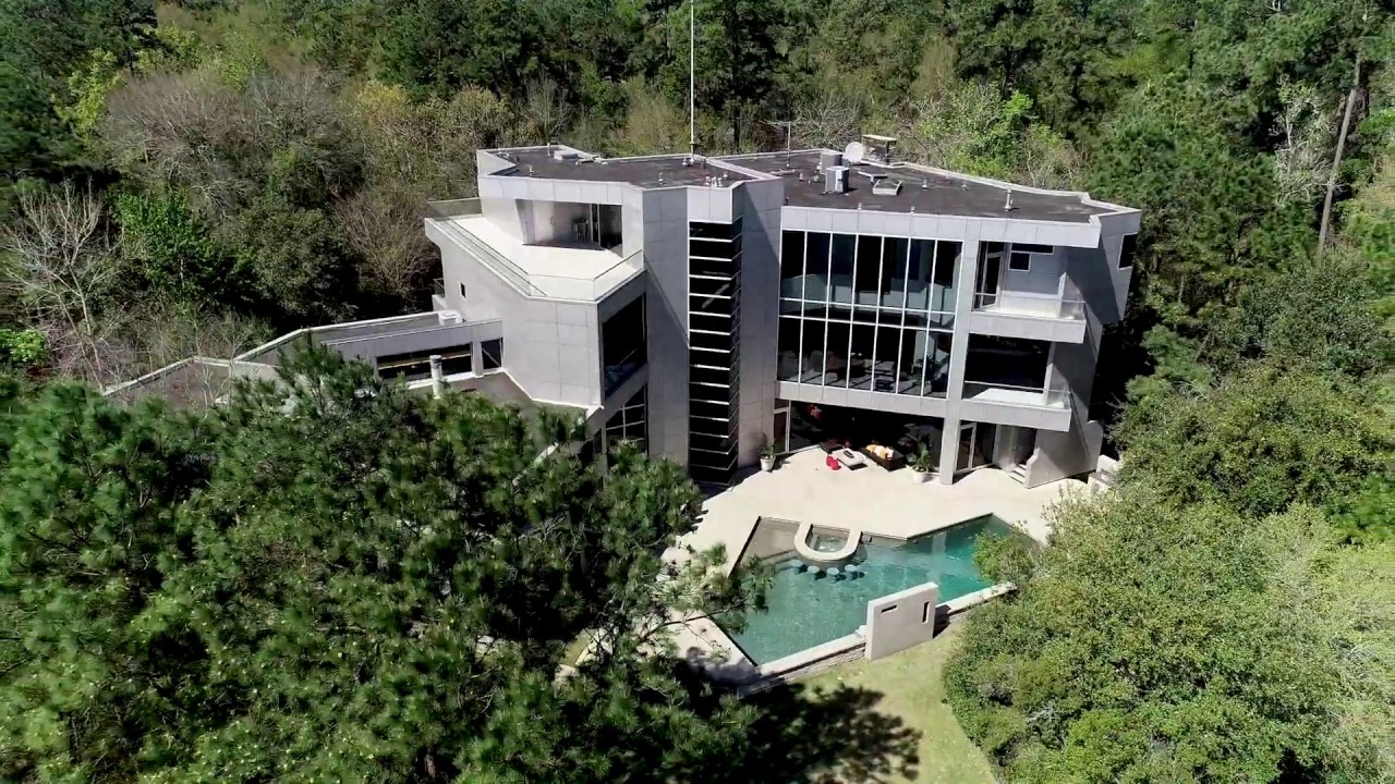 Inside a spectacular lakefront contemporary residence in Spring, TX ...