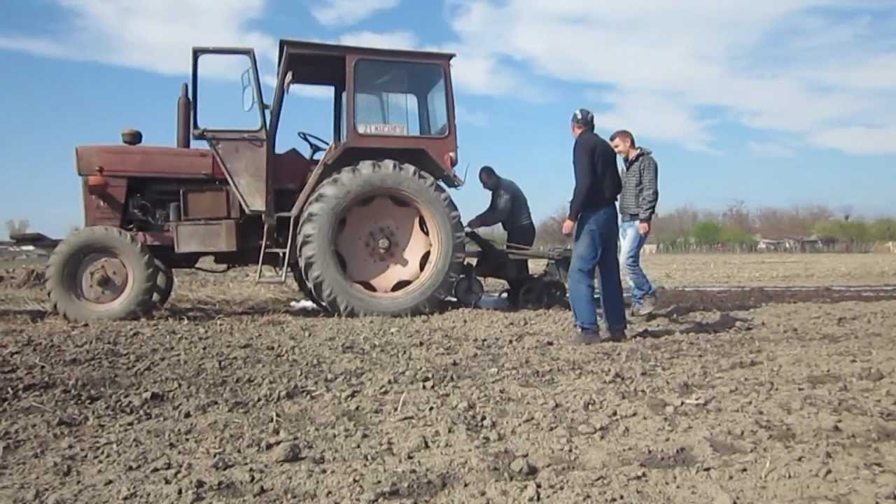 Masina intins folie pepeni 2012/UTB u650 IHDI - YouTube