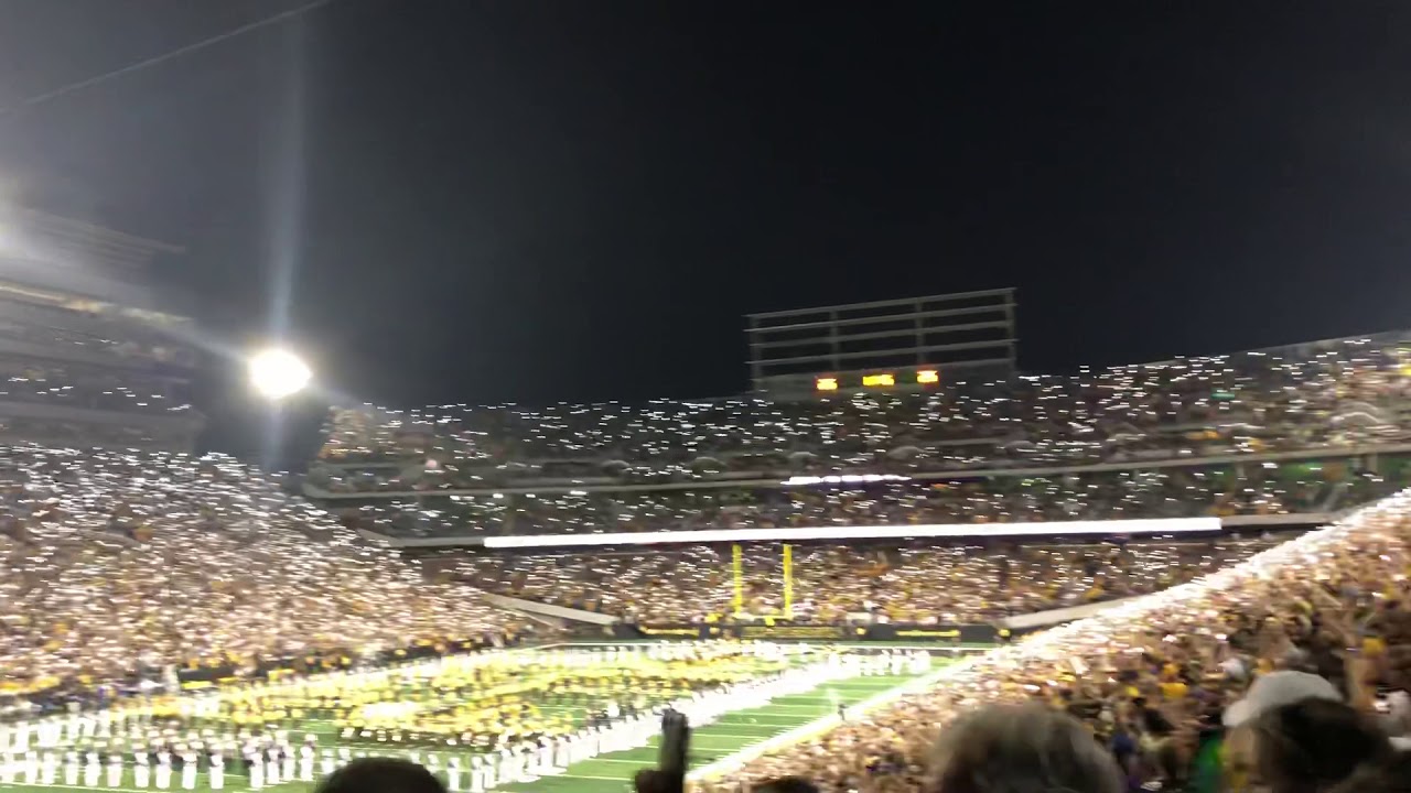 Pat Green performs Wave on Wave in Kinnick Stadium - YouTube