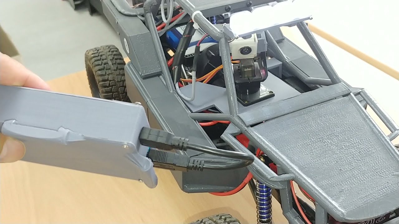 RC카에 헤드트레커를 달아 실제 차량처럼 운행하기. (Attach the head-tracking system to a RC ...