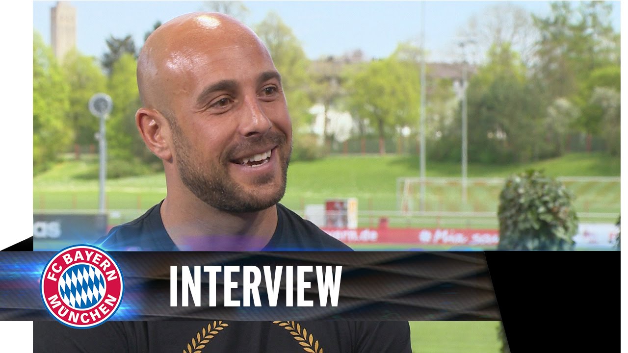 Pepe Reina spricht Deutsch // speaks german - YouTube