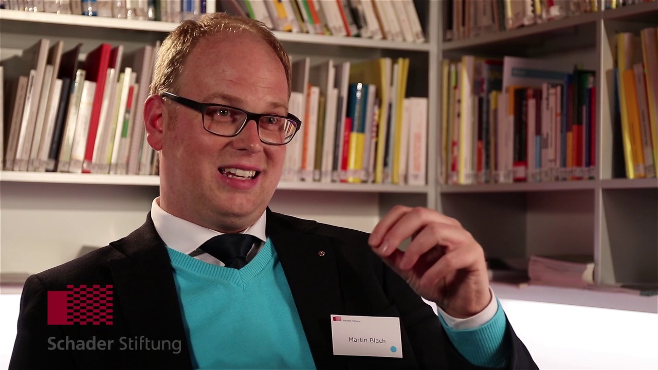 Martin Blach – Herausforderung der Algorithmen - YouTube