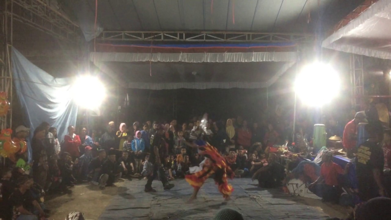 KESENIAN TRADISIONAL JARANAN DAN BARONGAN - YouTube