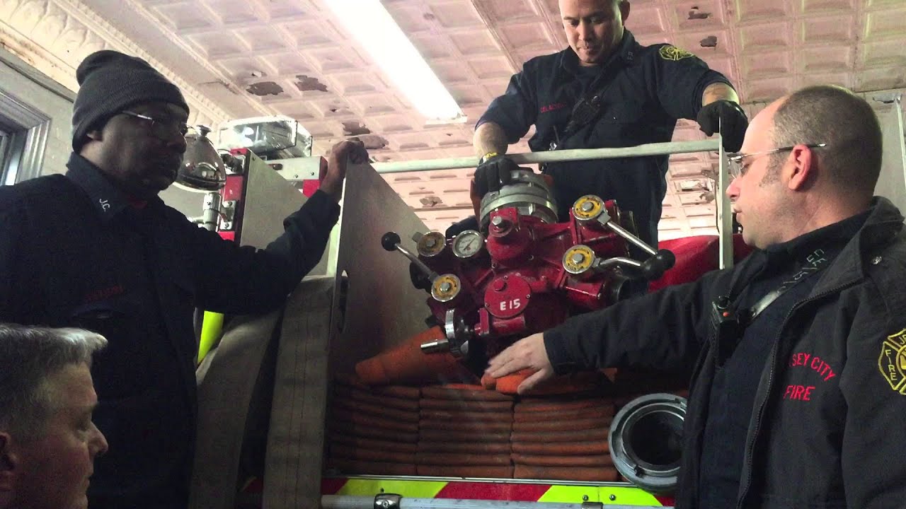Firefighters explain how they hook up fire hoses - YouTube