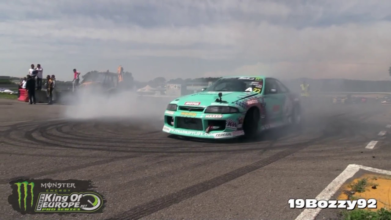 Nissan SkyLine R33 Drift - YouTube