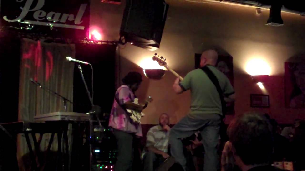 Wooten Brothers 12-23-2009 -- Thump Off Reggie Wooten vs. Steve Forrest ...