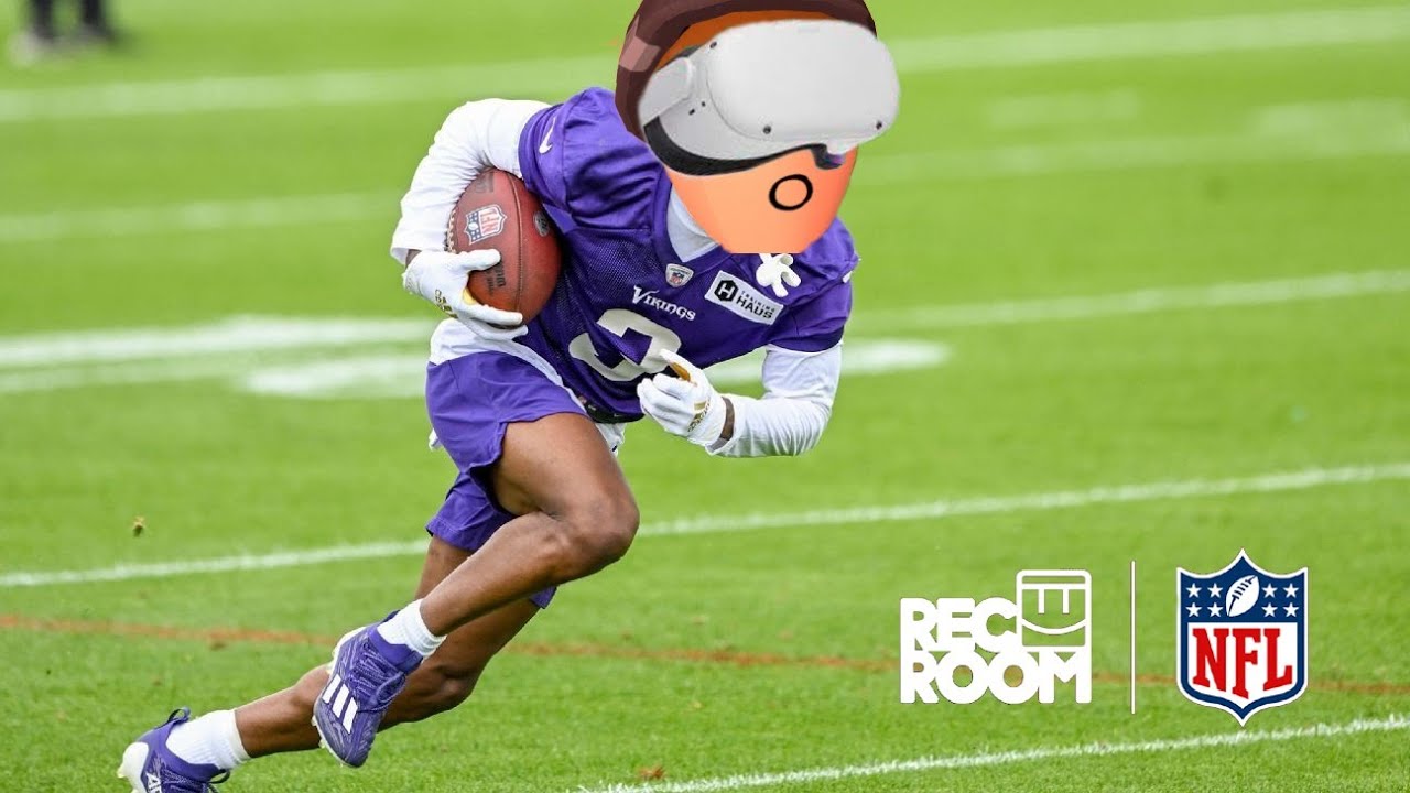 PLAYING FOOTBALL IN VR (RecRoom) - YouTube