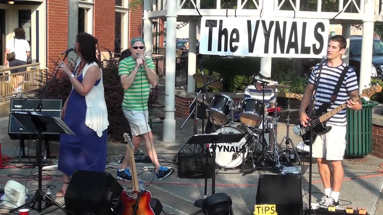 Monster Mash - Bobby "Boris" Pickett and the Crypt-Kicker Five live ...