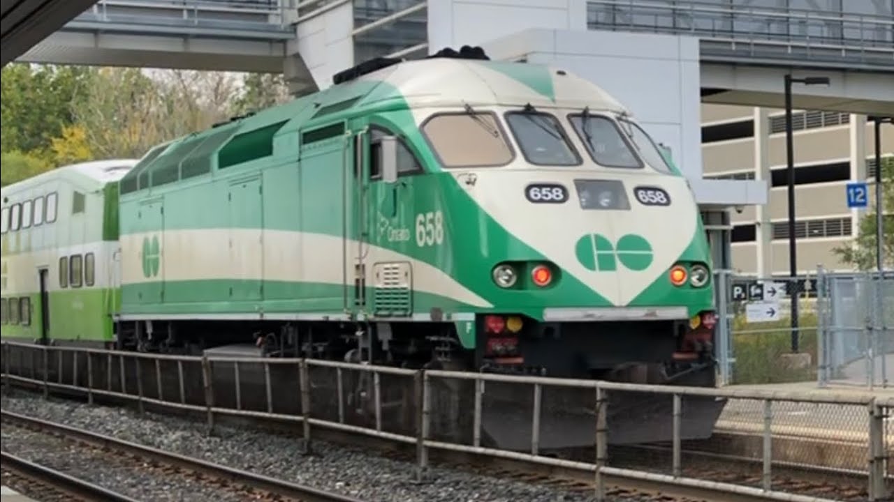 Go Train 658 Burlington go station October 10 2020 - YouTube