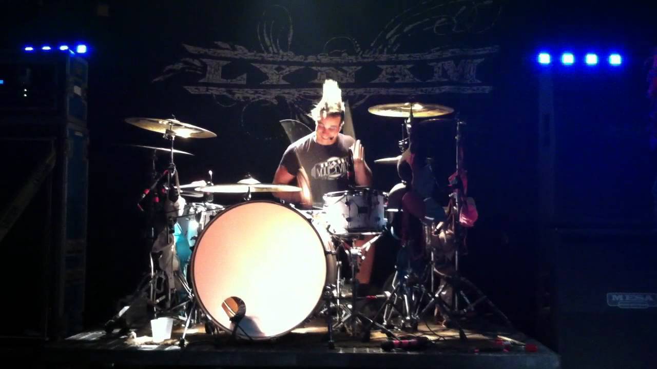 David Lynam drum solo - YouTube