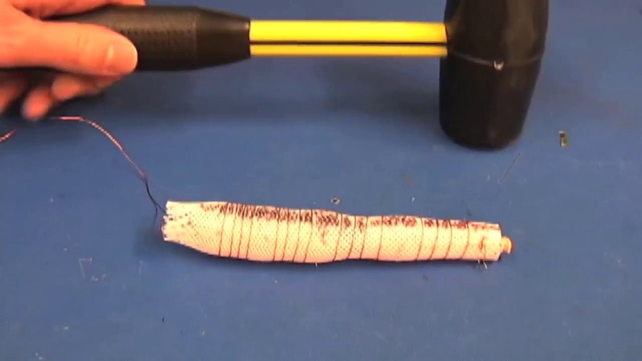Soft autonomous earthworm robot at MIT - YouTube