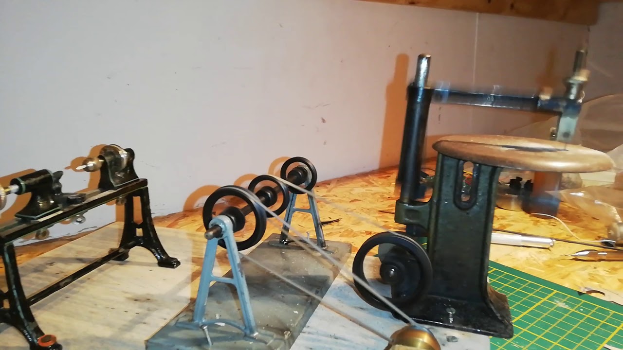 Märklin miniature scroll saw - YouTube