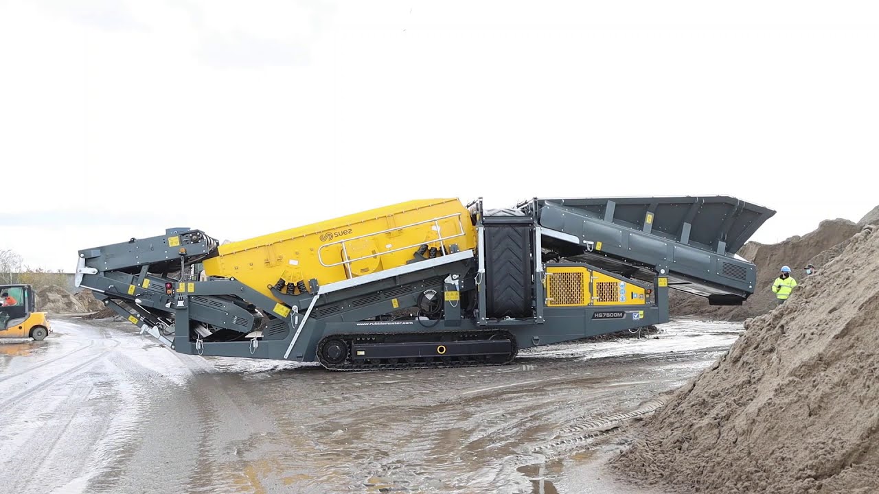 Van Der Spek Belgium_Demonstration on the Rubble Master screen HS7500M ...