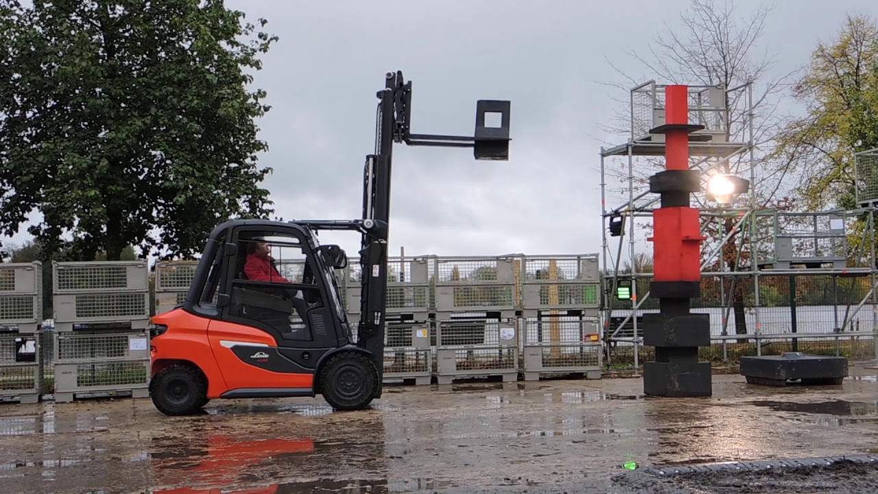 Linde Frontstapler E20 bis E35 Präsentation in Berlin - YouTube