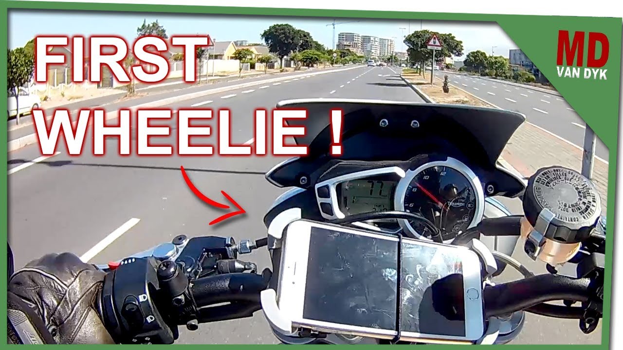 Triumph Street Triple RX - Ride to work (First Wheelie) - YouTube