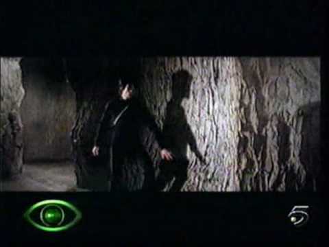 bruce lee buscando un baño