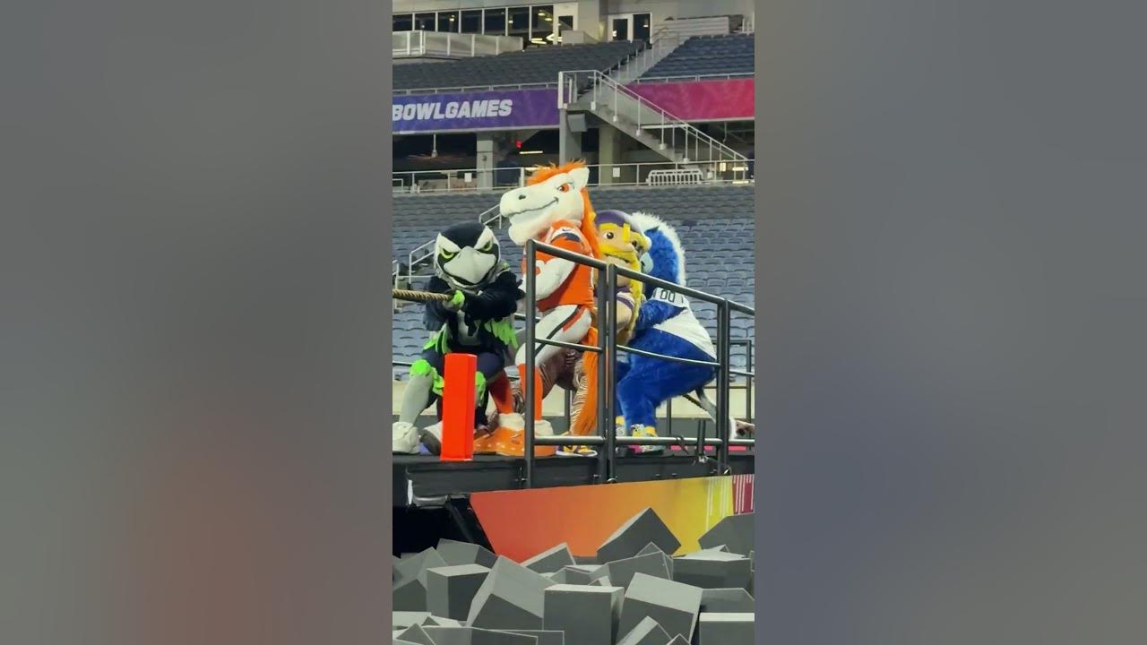 Mascots vs. Creators tug of war!! @BroadcastBoysHoH - YouTube