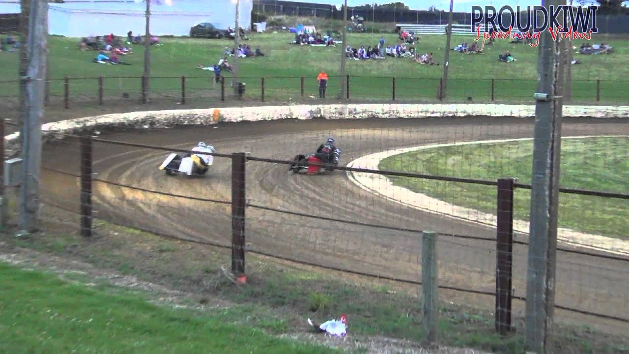 Wanganui Speedway - 35v Sidecar Crash 28.12.14 - YouTube