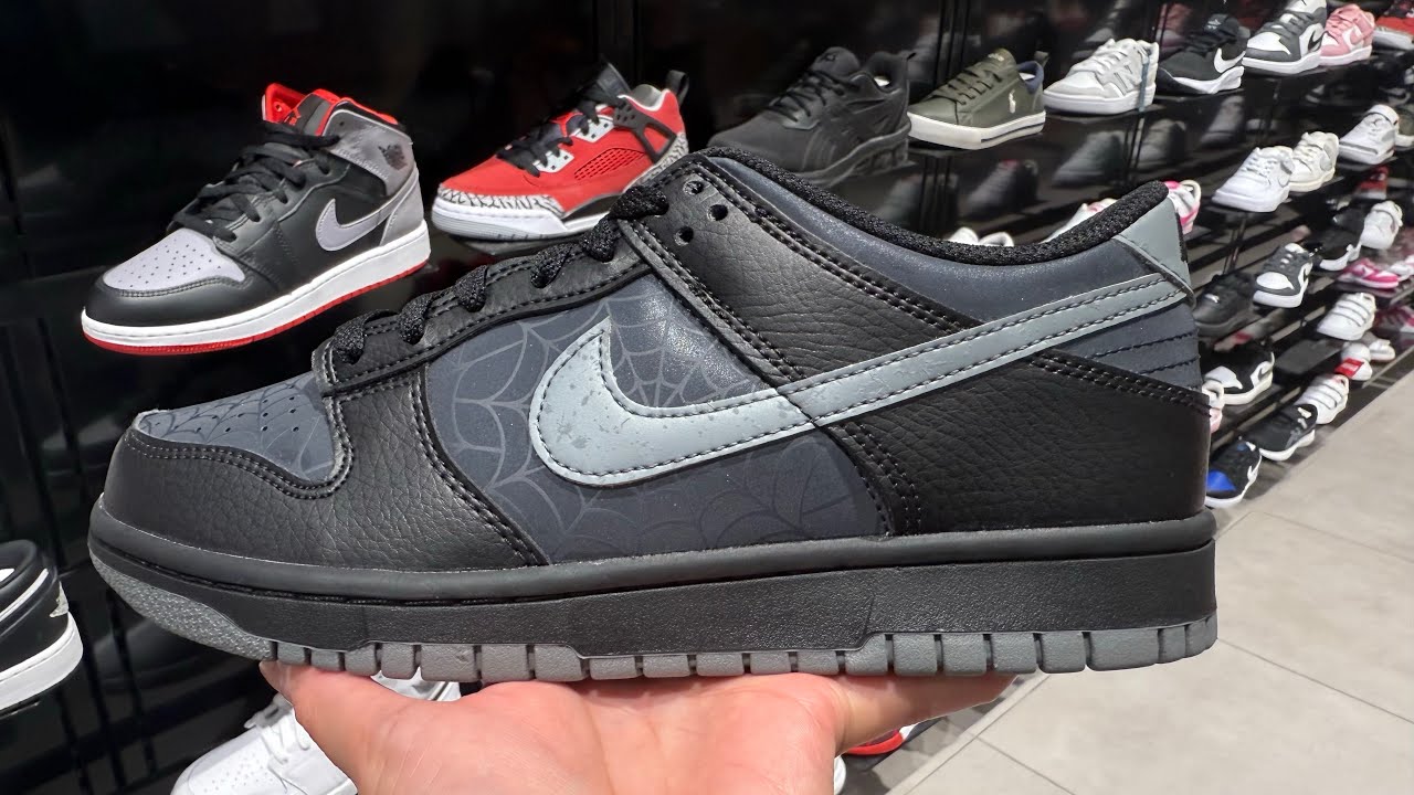 The Nike Dunk Low "Venom" - YouTube
