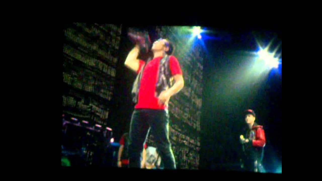 Justin Bieber's dancers/Dance battle - 16th March 2011 - O2 Arena - YouTube