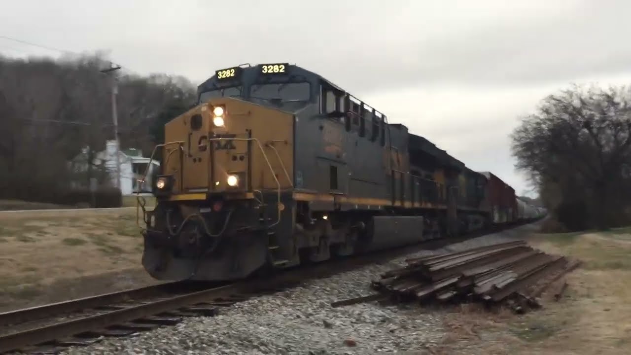 CSX ET44AH #3282 leads a manifest at Pegram TN - YouTube