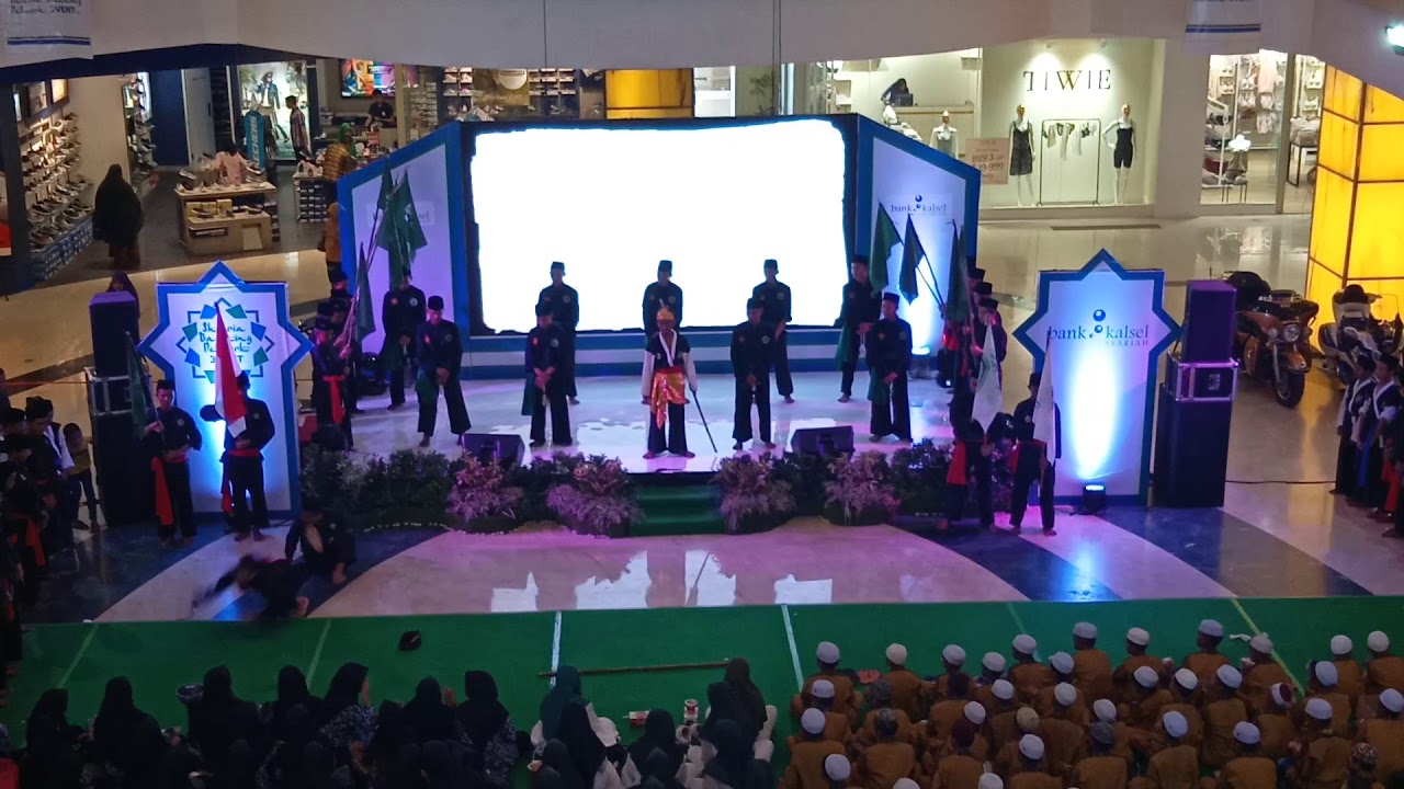 Gus hamid.atraksi pagar nusa wali songo di q mall banjarbaru.sponsor ...
