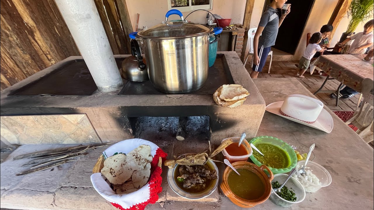 CABEZA DE RES EN SU JUGO AL ESTILO Los Rancheritos De Sinaloa - YouTube
