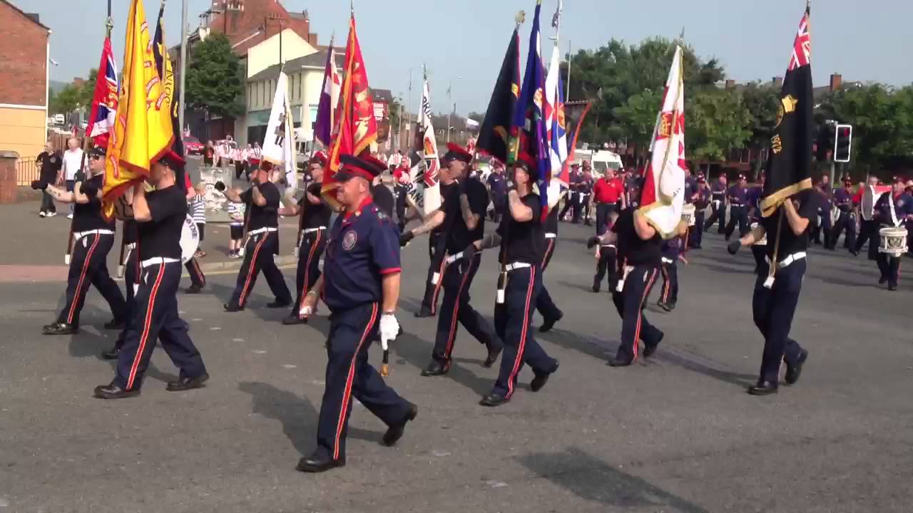 Pride of the West and Pride of Ardoyne on 12th of July 2013 - YouTube