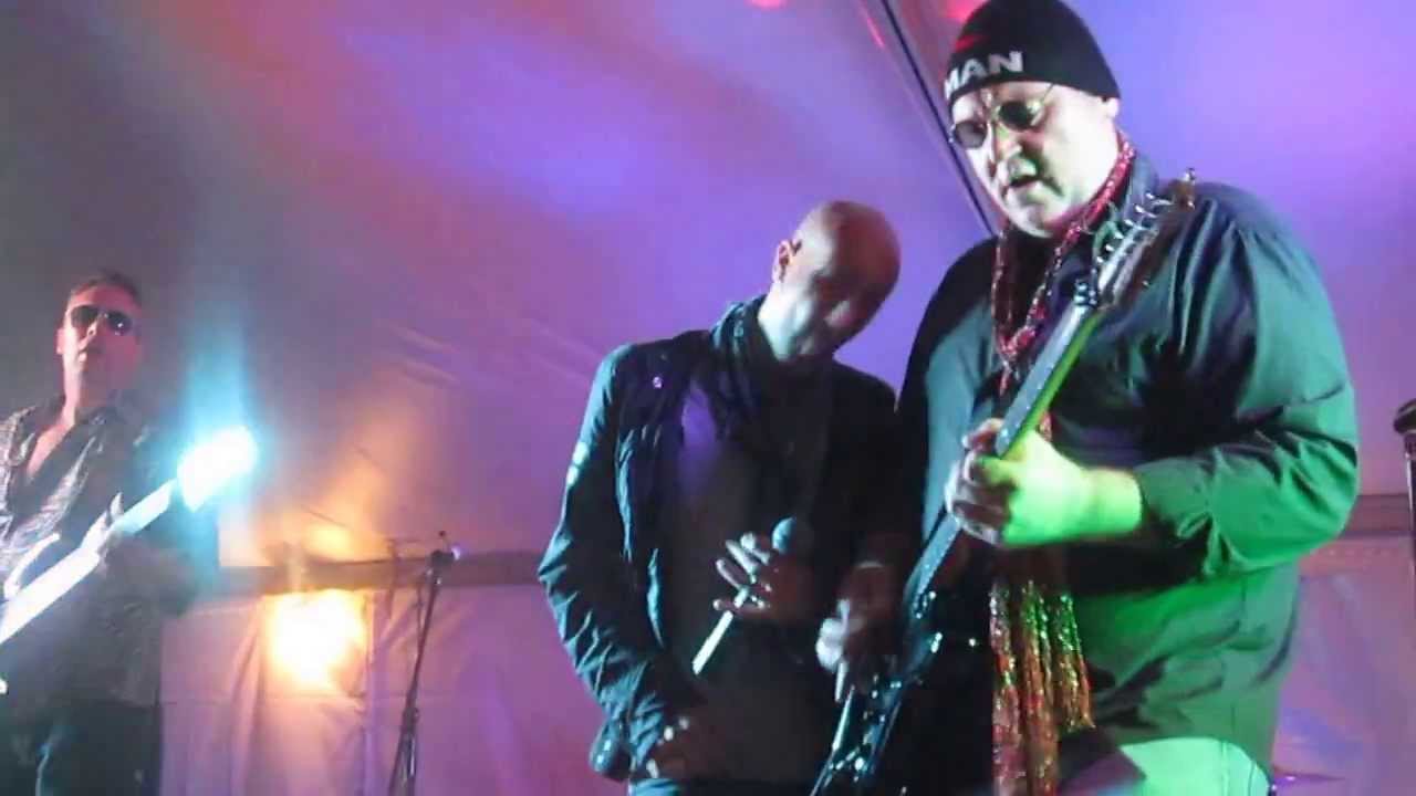 Hit Machine - YouTube