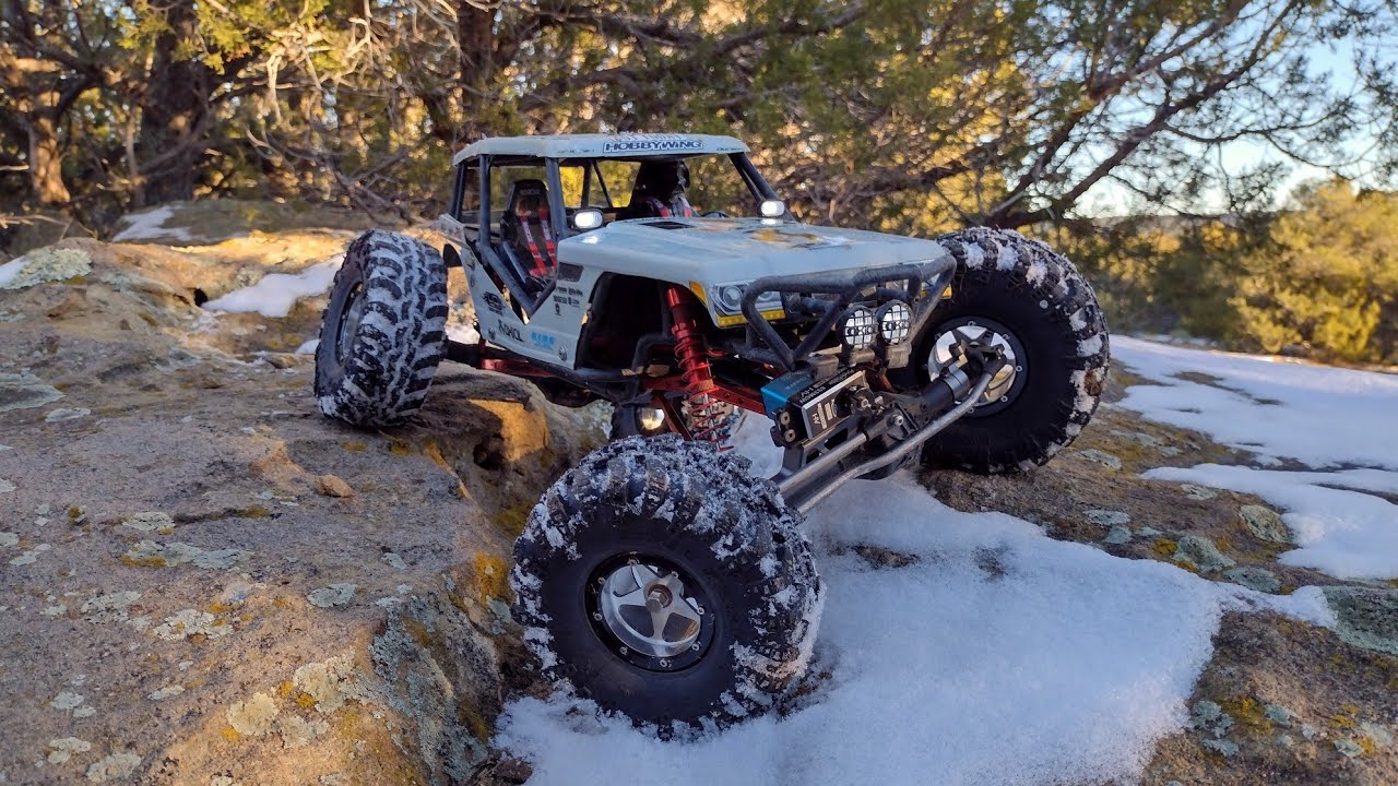 Some Snow Wheelin & Crawlin Axial Wraith Spawn!! - YouTube