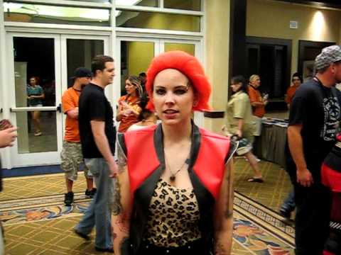 Cinema Dave meets Linnea Quigley/Trash Clone at the Spooky Empire ...