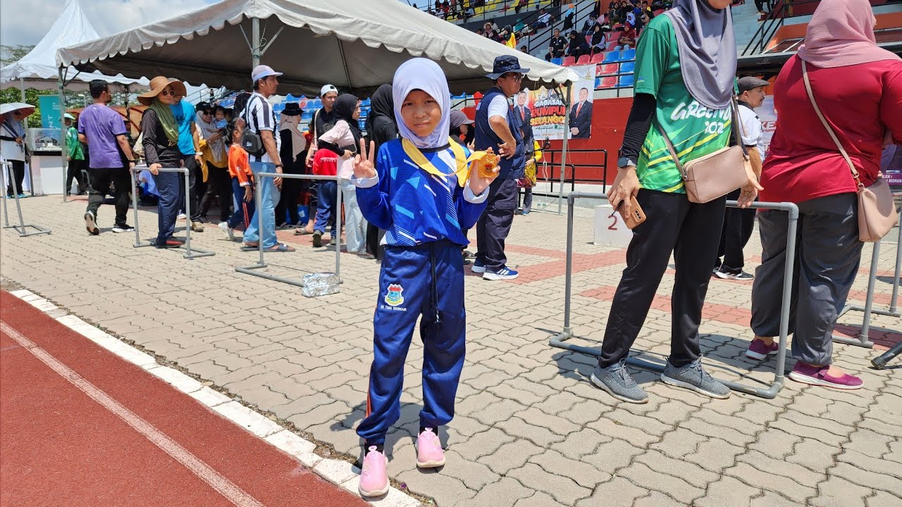 Lala Juara Lari 50 Meter (P) Tahun Satu - YouTube