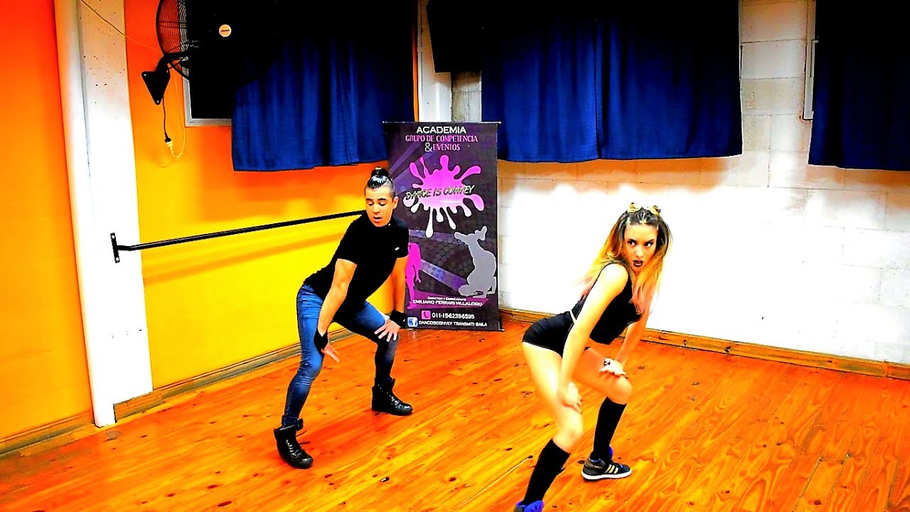 Emiliano y Camila CHANTAJE - Reggaaeton by Dance is convey (HD) - YouTube