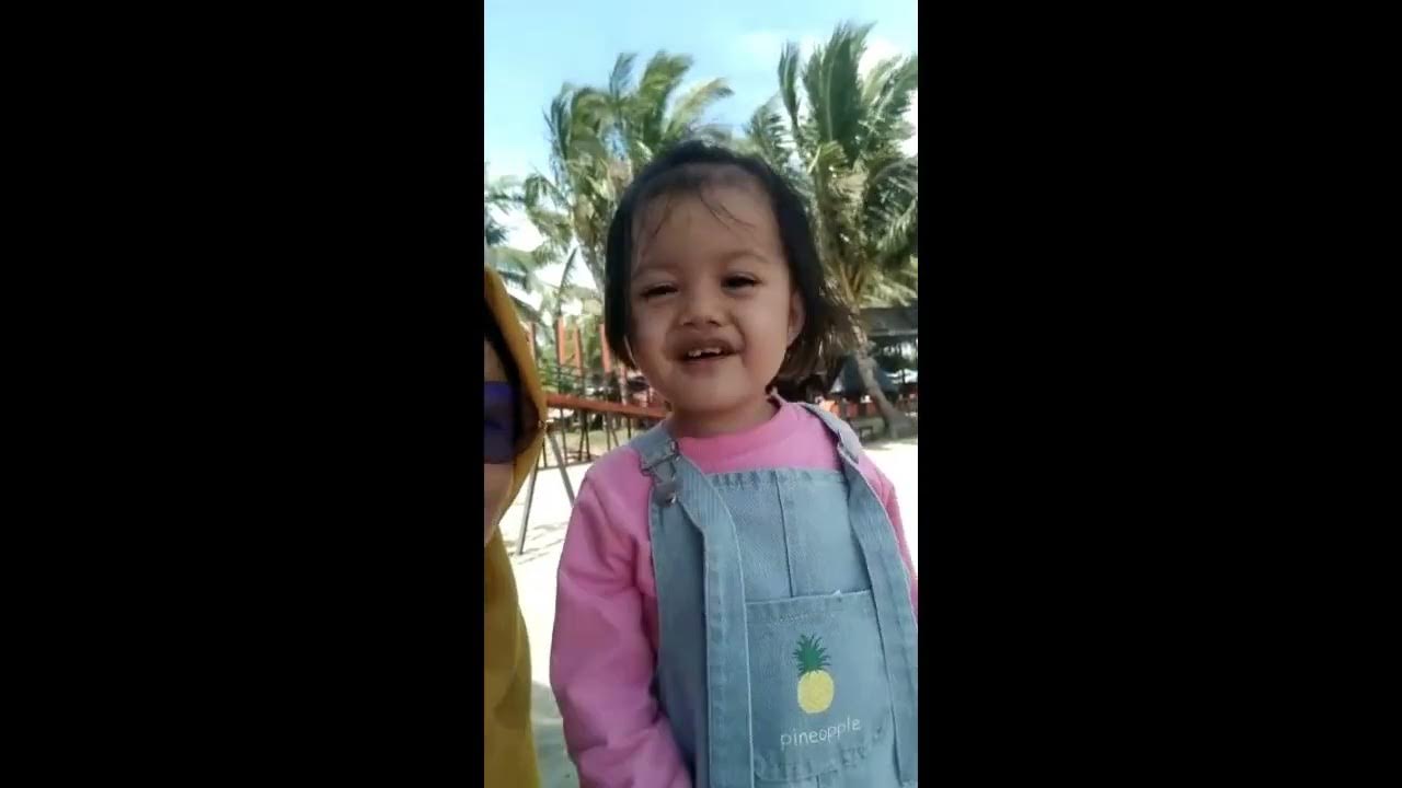 assalamualaikum teman-teman,,,,alesha jalan-jalan ke pantai naik odong-odong - YouTube