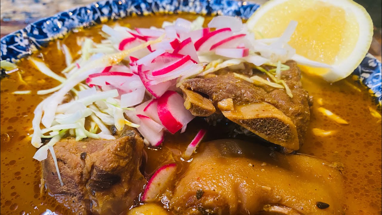 Delicioso y Fácil Pozole de Espinazo, Pata y Maciza de Puerco - YouTube
